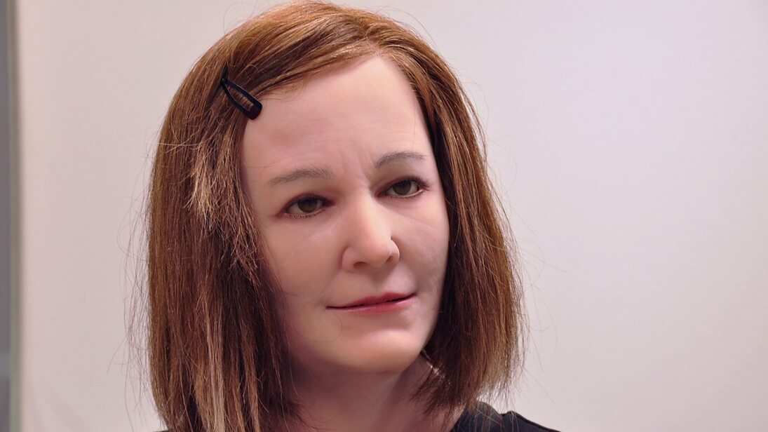 معرفی بهترین ربات‌های هوش مصنوعی؛ از ربات هنرمند تا دستیار آشپزخانه ...